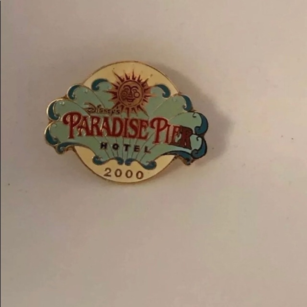Rare Disney Paradise Pier Hotel Pin - Gem